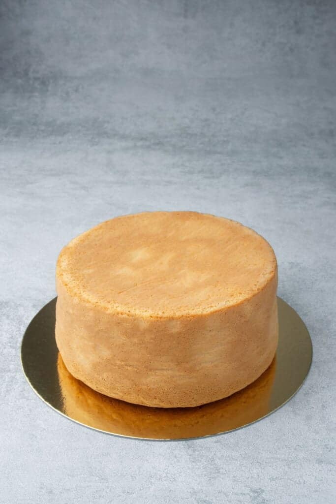 Victoria sponge cake, the British tea classic recipe - Spatula Desserts