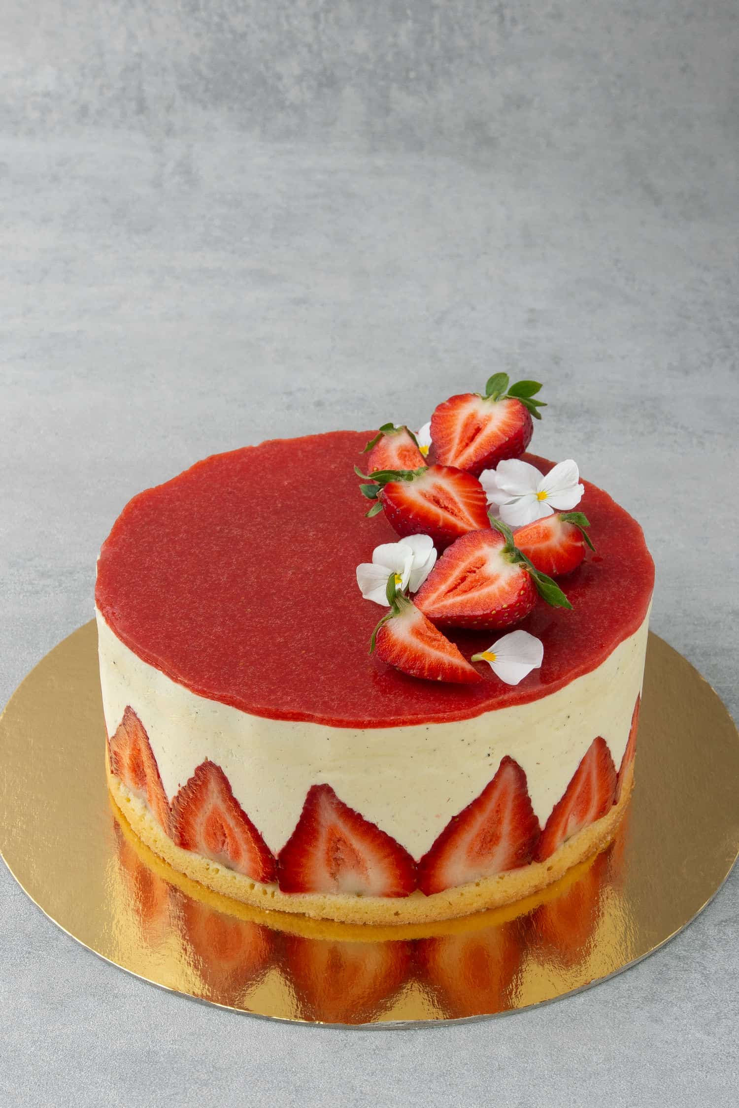Fraisier cake (French strawberry cake) - Spatula Desserts