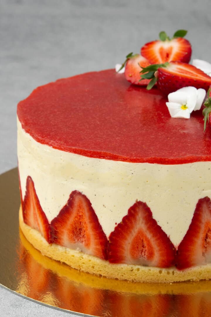 Fraisier cake (French strawberry cake) - Spatula Desserts