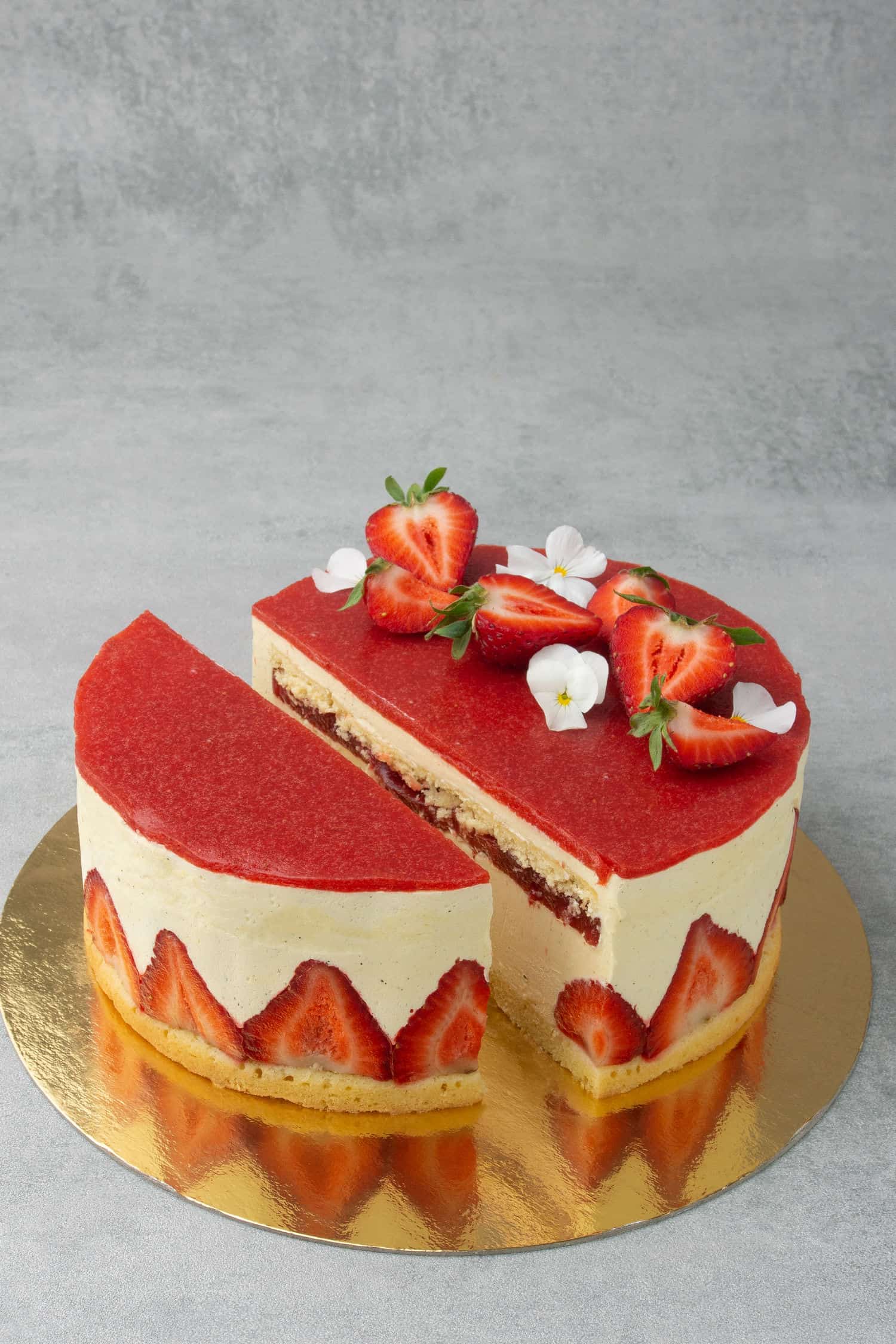 Fraisier cake (French strawberry cake) - Spatula Desserts