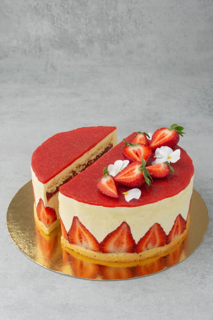 Strawberry Charlotte cake (VIDEO) - Spatula Desserts