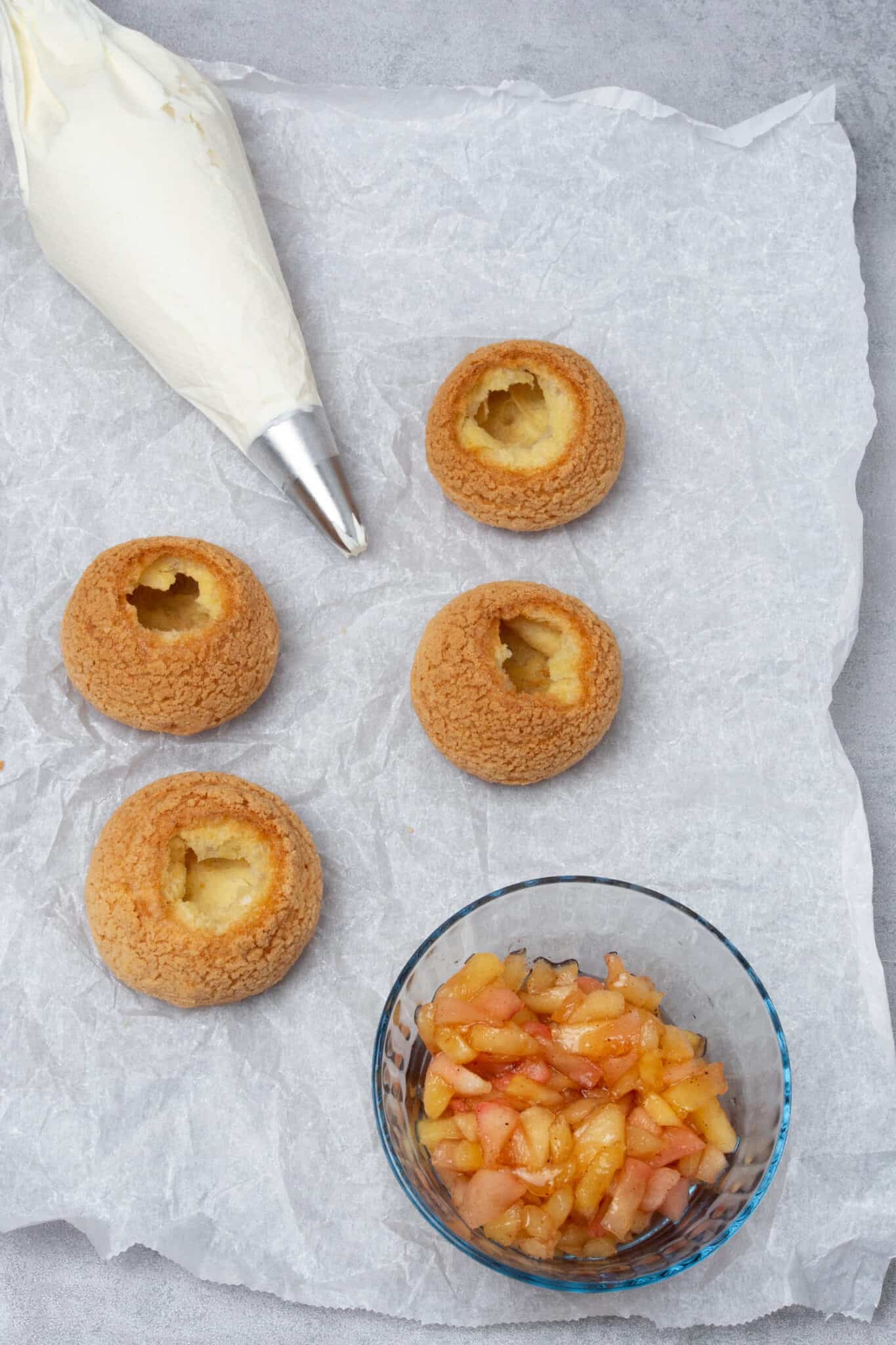 Apple Pie Choux au craquelin - Spatula Desserts