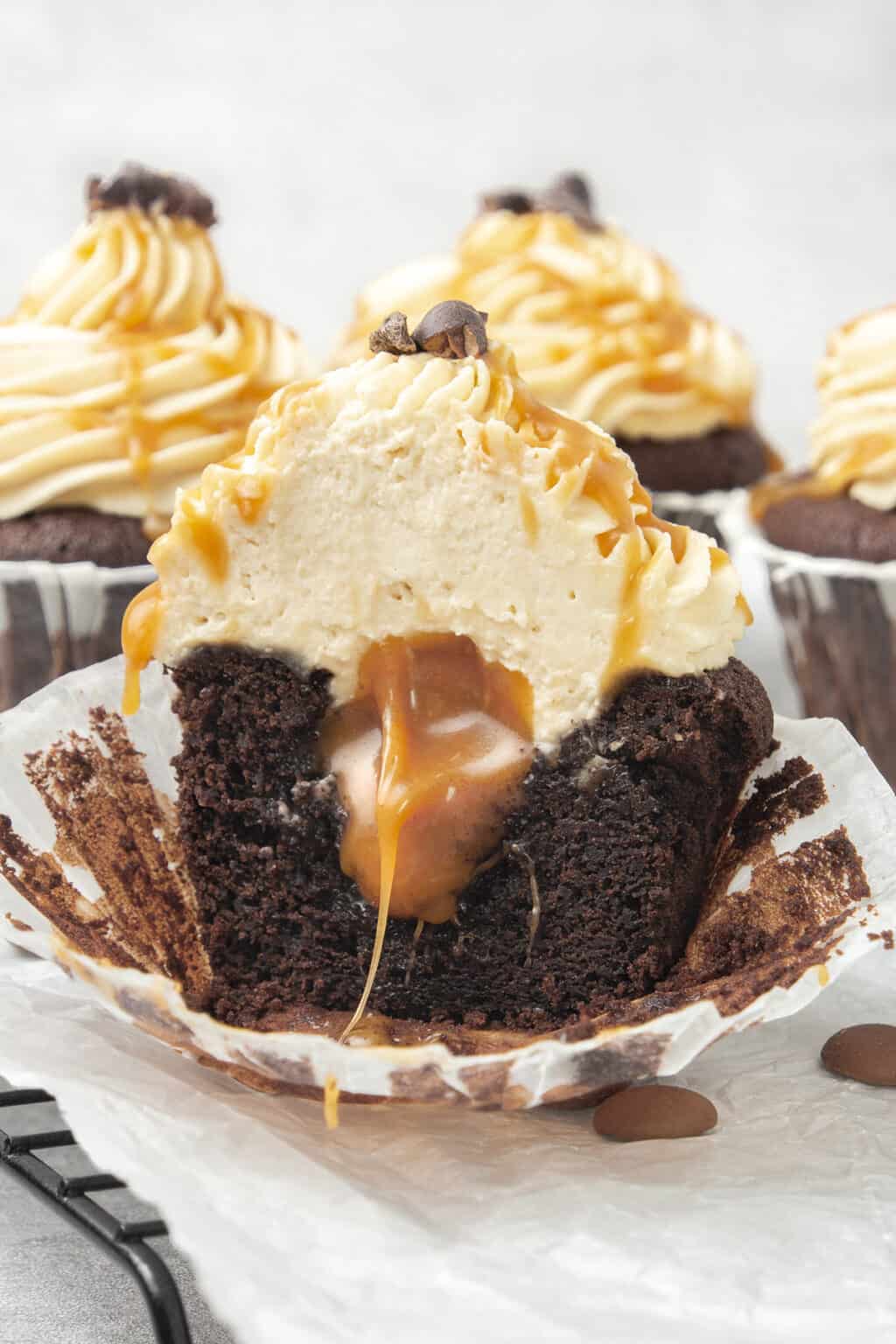 How to Fill Cupcakes (Ultimate Guide) - Spatula Desserts