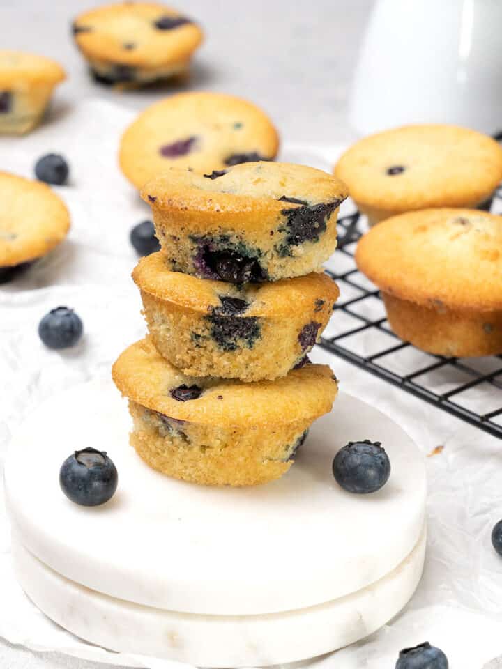 Banana Mini Muffins (VIDEO) - Spatula Desserts