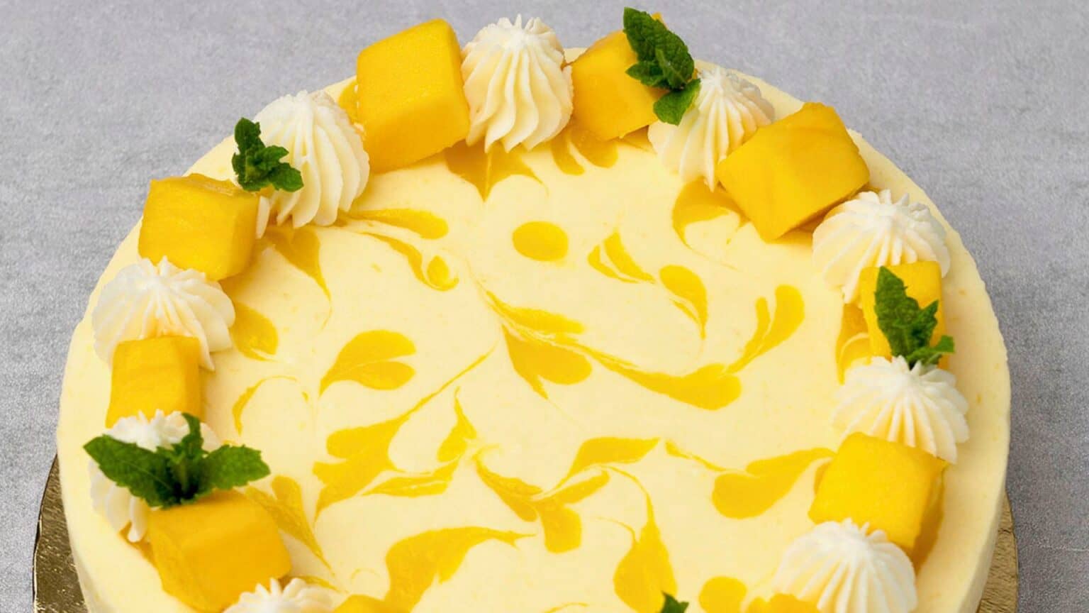 10 Stunning Cakes Guaranteed to Impress at Summer Gatherings - Spatula ...