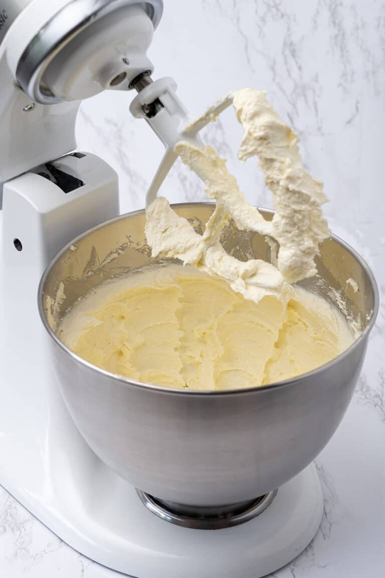 How To Cream Butter And Sugar - Spatula Desserts