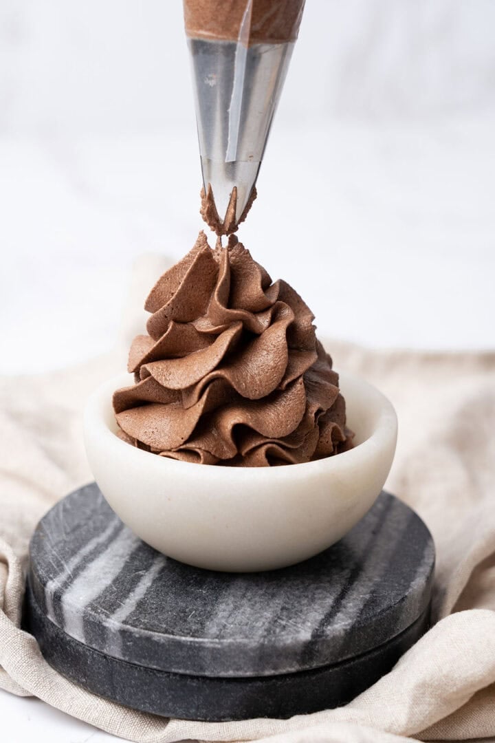 25+ Different Types Of Frosting For Cakes and Cupcakes - Spatula Desserts