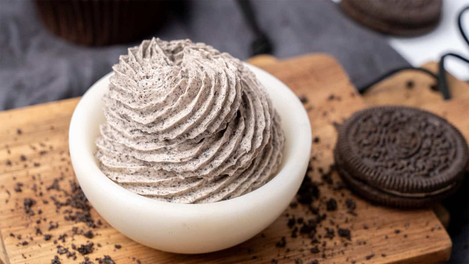 Oreo Frosting - Spatula Desserts