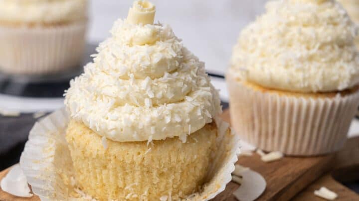 24 Bakery-Worthy Cupcakes and Mini Cakes That Look as Good as They ...