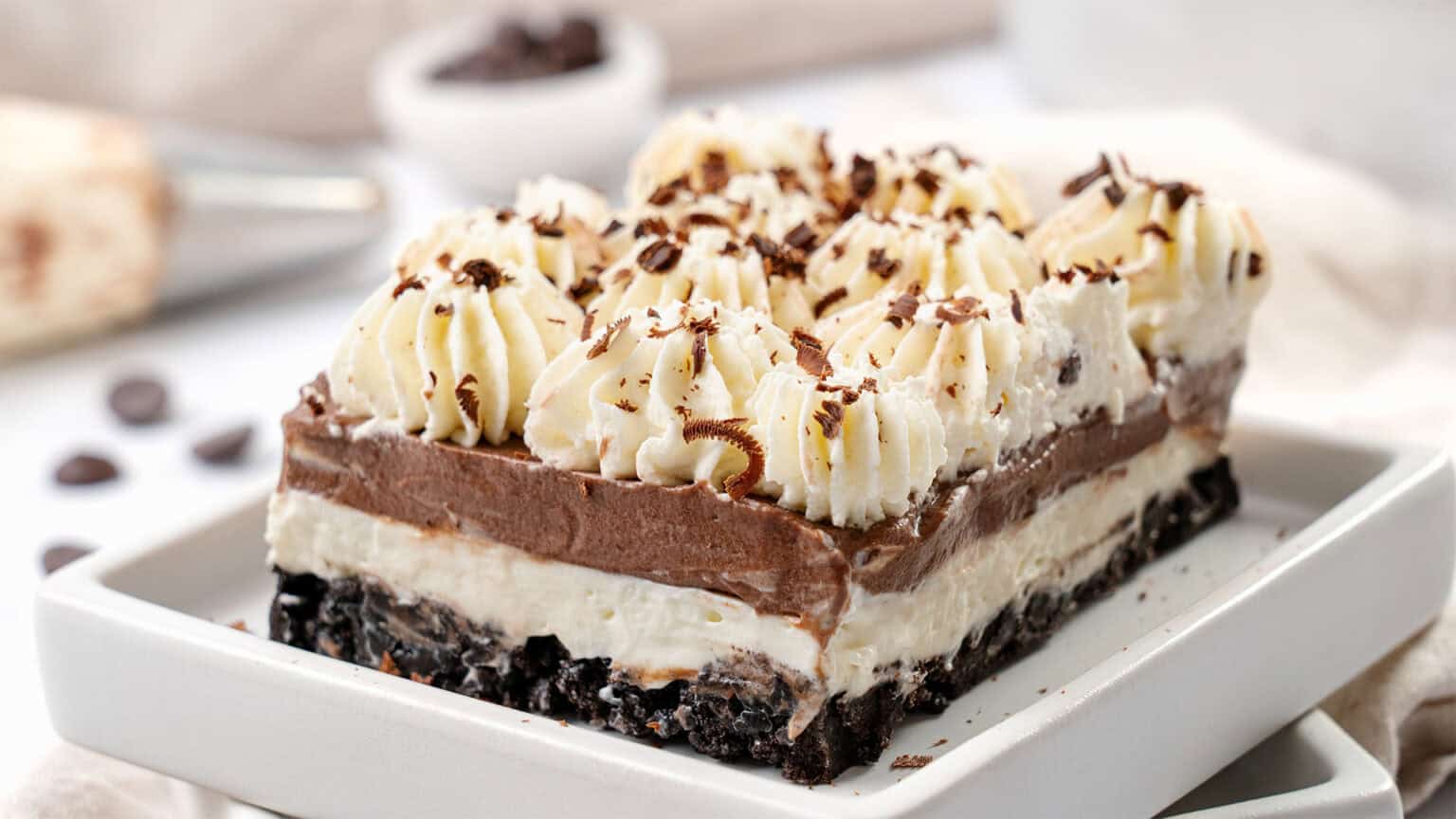 16 Crowd-Pleasing Desserts Perfect For Your Next Backyard BBQ - Spatula ...